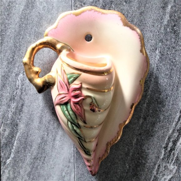 Hall | Wall Decor | Vintage Hull Pottery Wall Pocket Vase | Poshmark